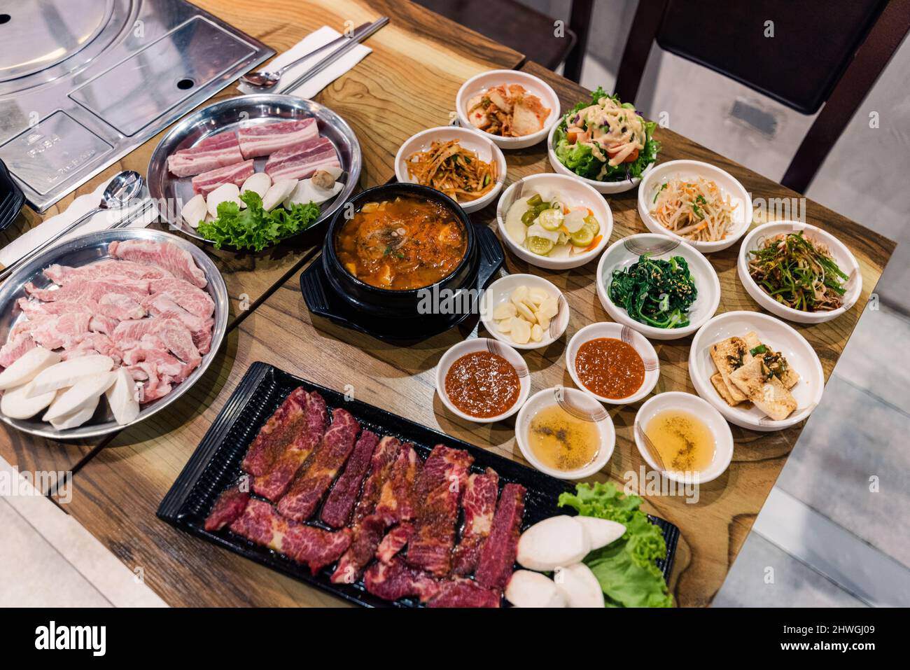 Savourez le barbecue coréen à table : une expérience culinaire conviviale